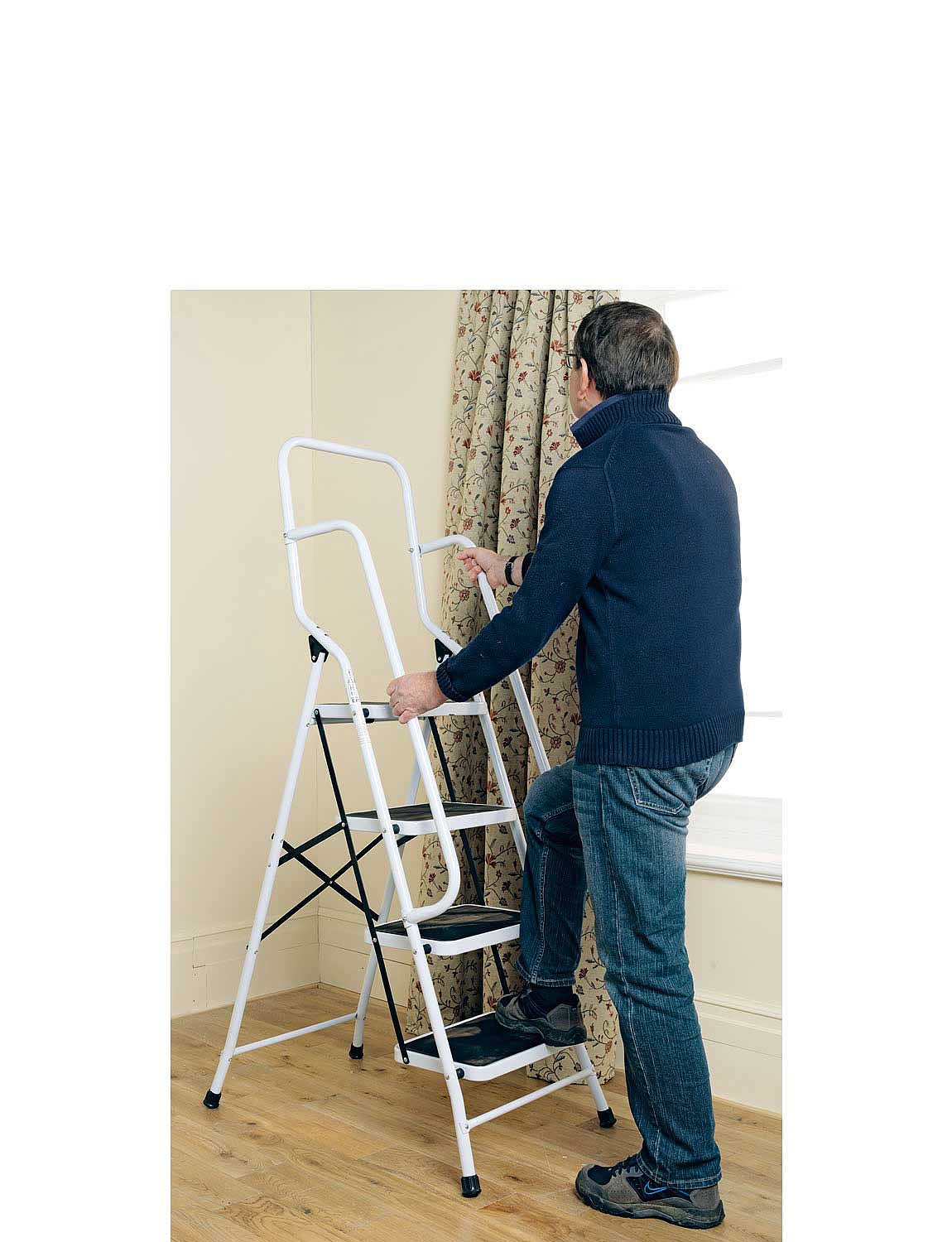Four Step Ladder With Safety Rail | Chums